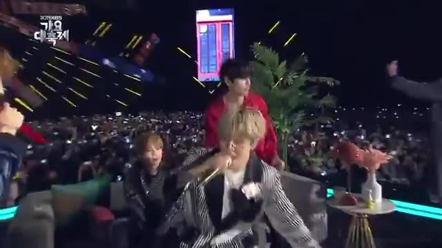 اجرای Home از BTS در KBS song festival - نماشا